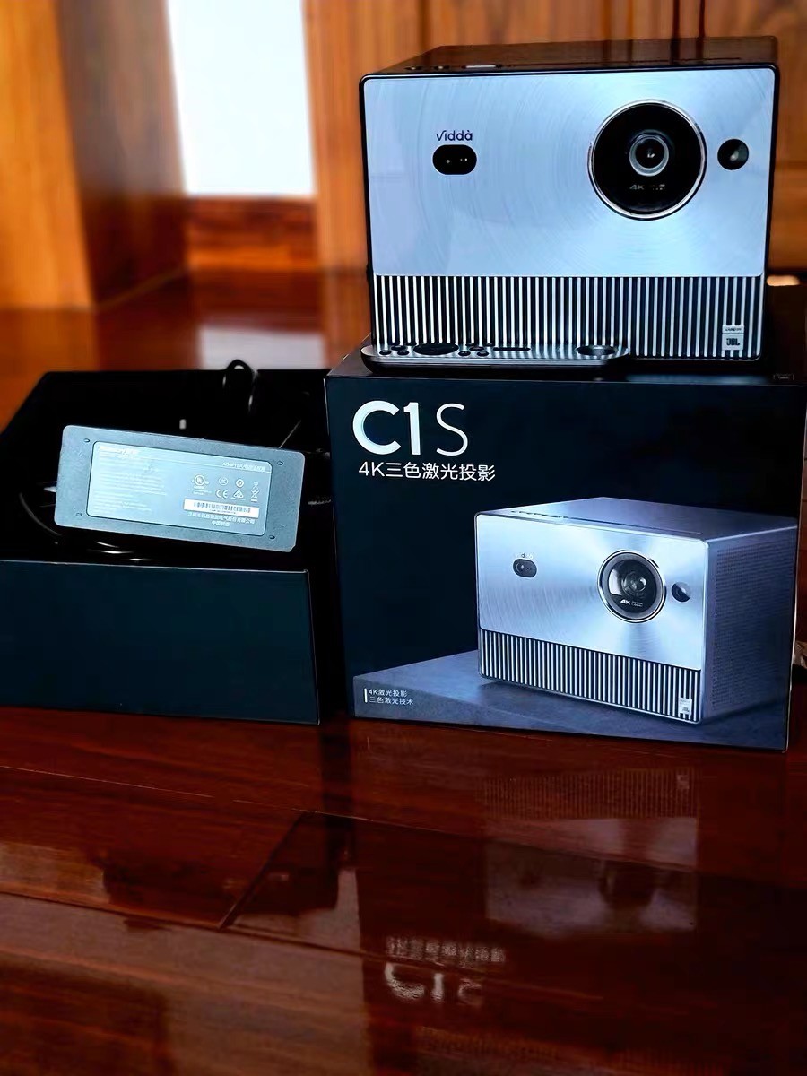 With this three-color laser projector, the family atmosphere is more ...