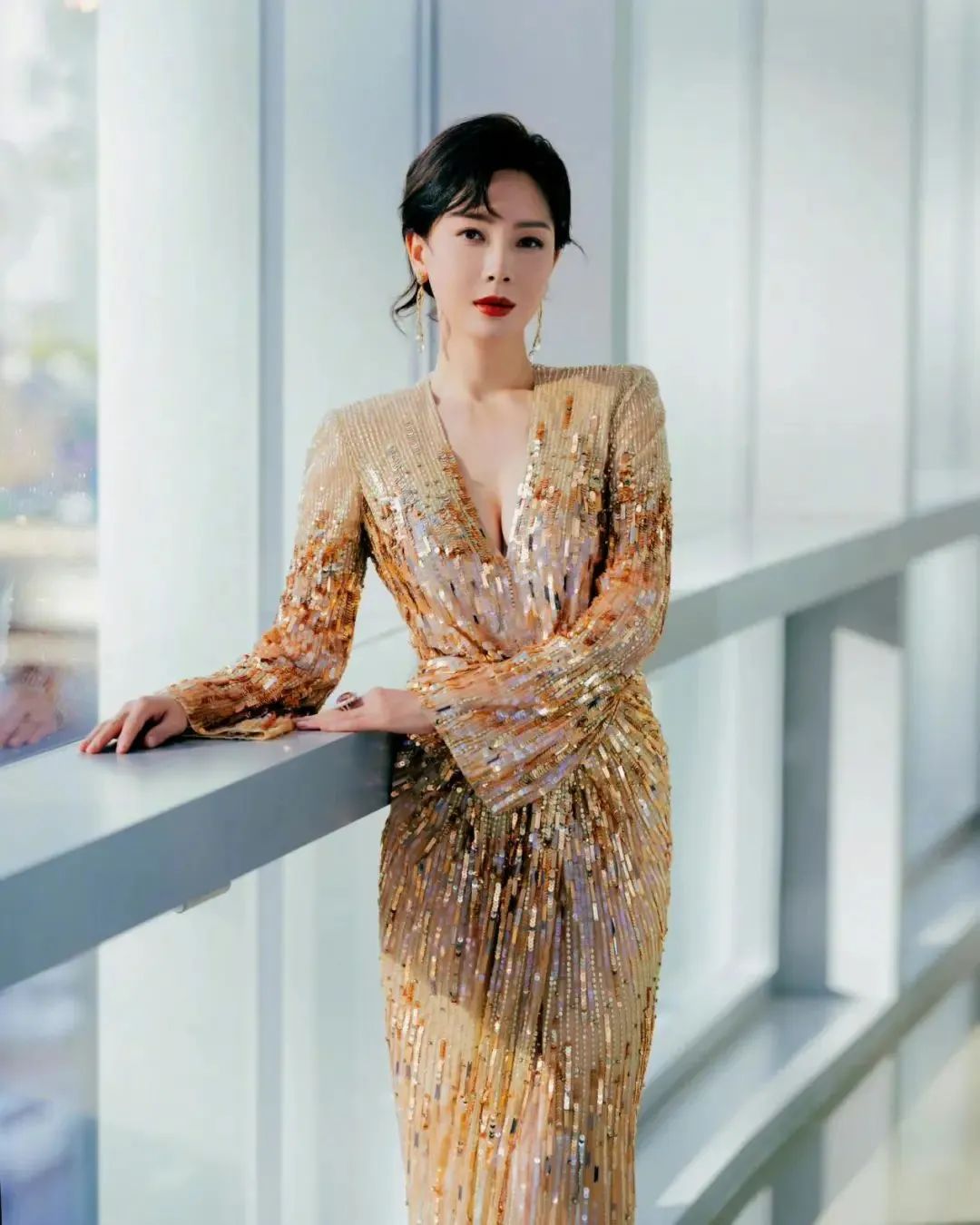 46-year-old Chen Shu is sexy and plump, and the older he gets, the more ...