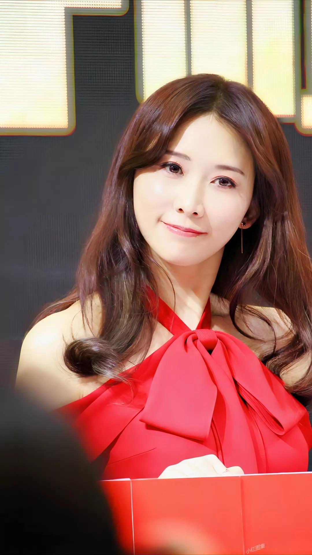 Beauty star Lin Chiling - iNEWS