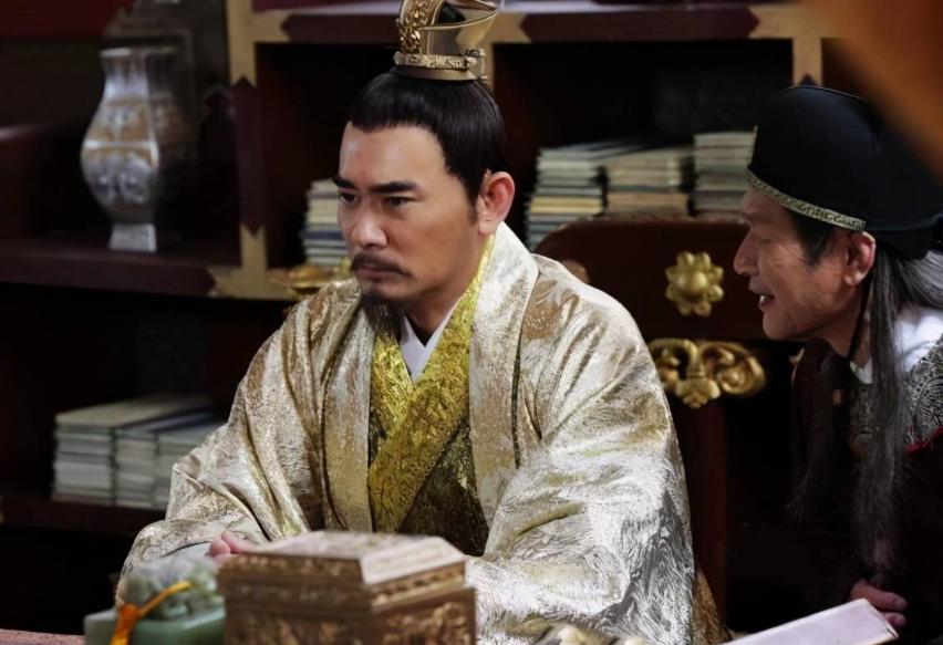 What are the main features of the transition of officials in the Tang ...