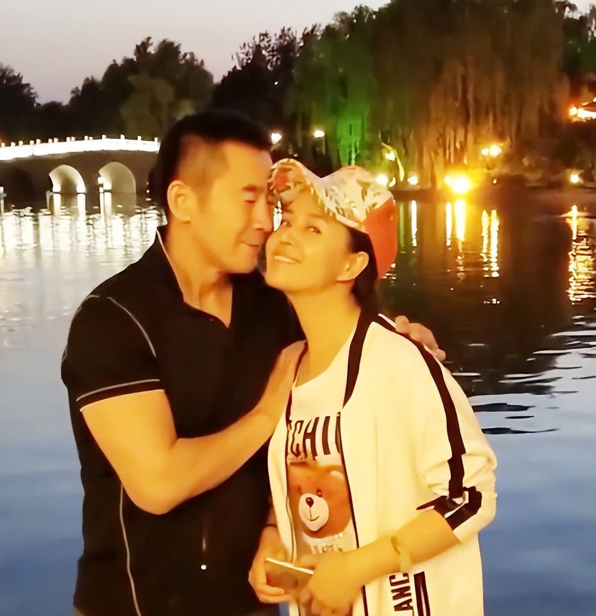 Yu Lihong: At the age of 31, she married her first love, Ma Shihong, and gave up being a mother ...