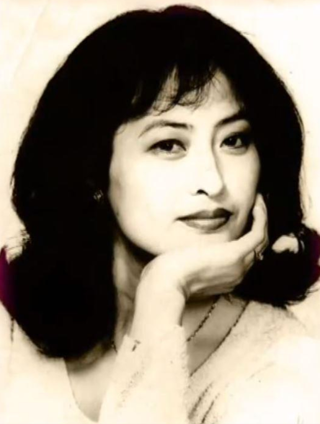 Xu Di: At the age of 60, she became popular with "The First Half of My ...