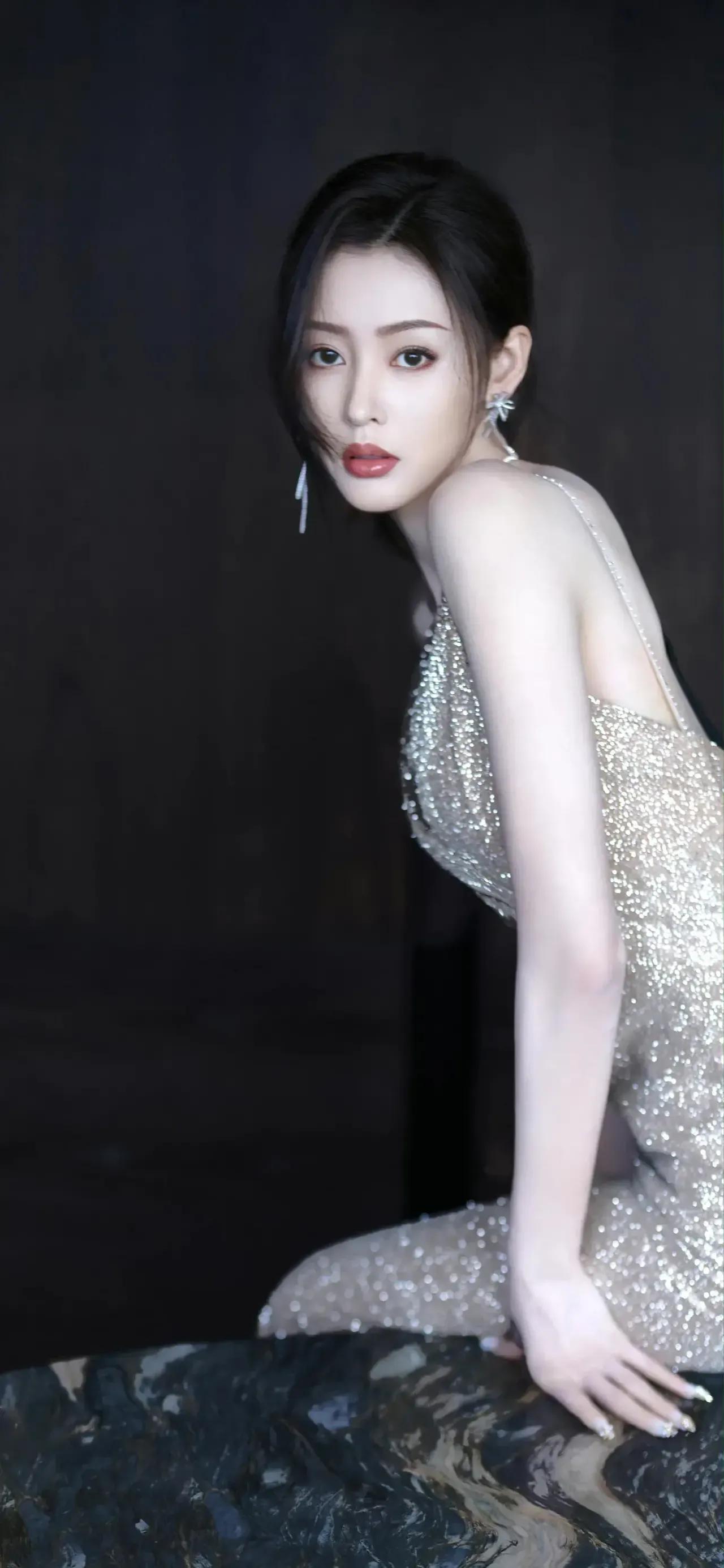 Zhang Tian likes figure - iNEWS