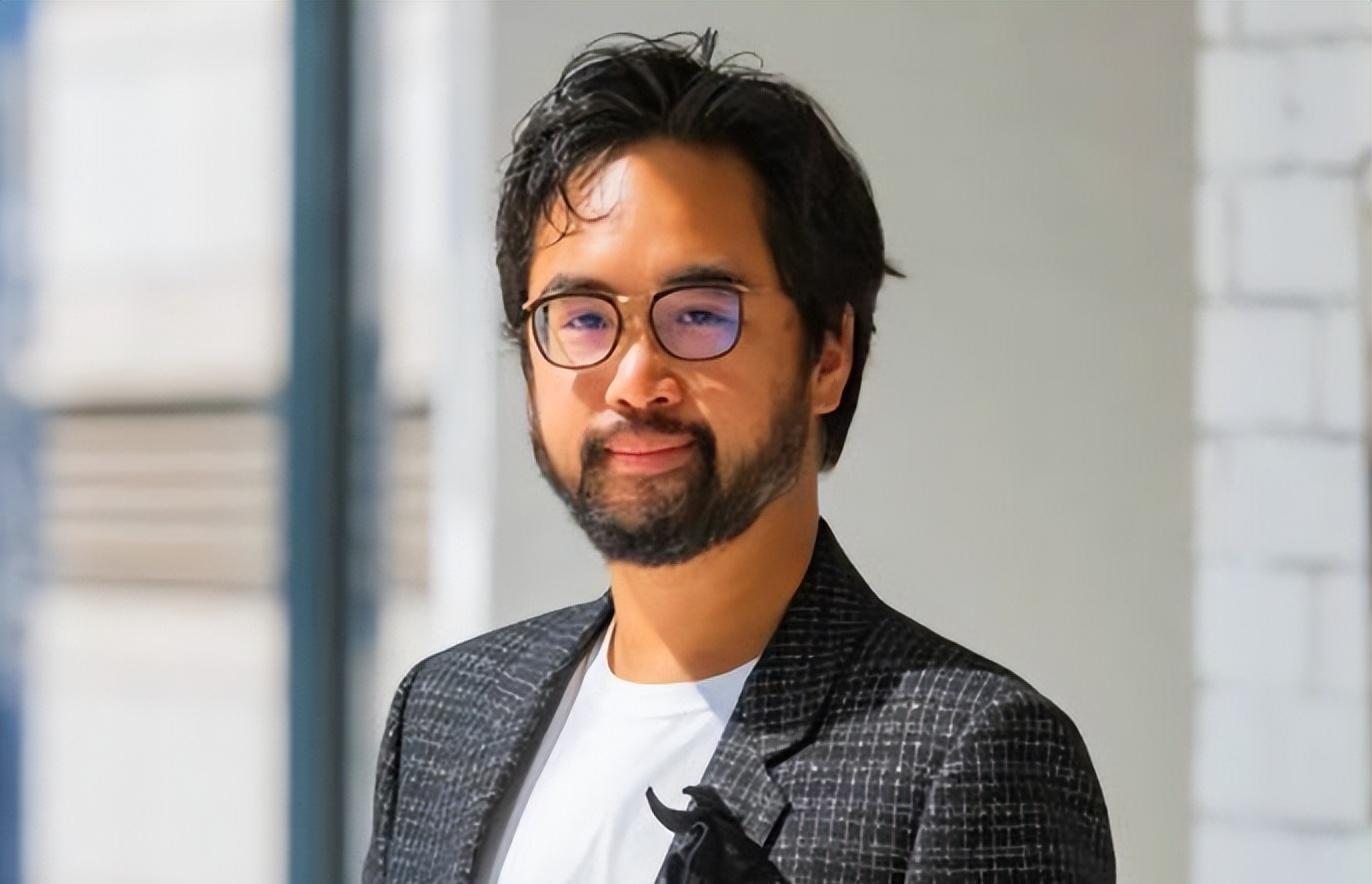 Lisa is dating the third generation of billionaires in Hong Kong, and ...