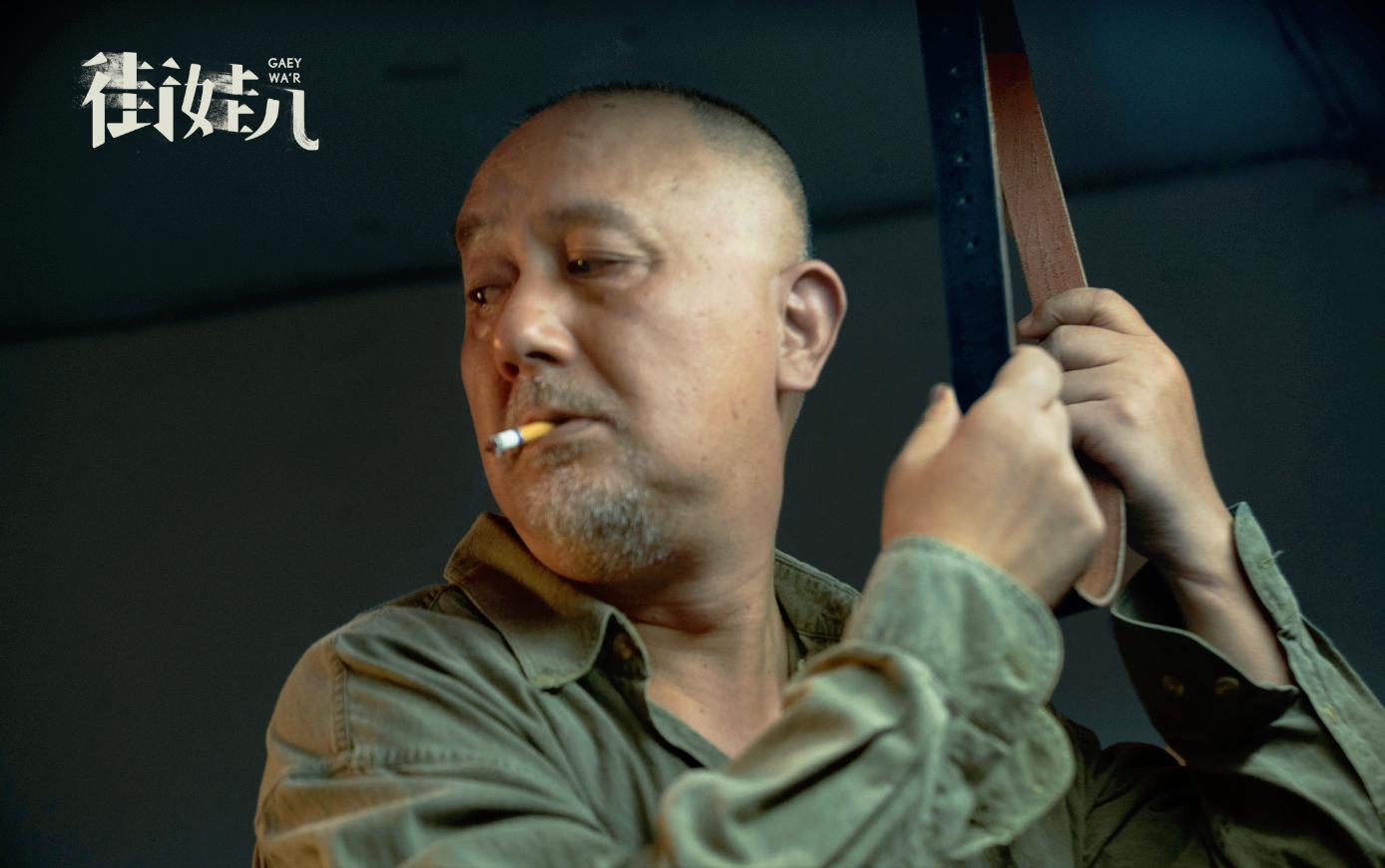 He is a well-known old actor, married a three-year-old movie queen in a ...