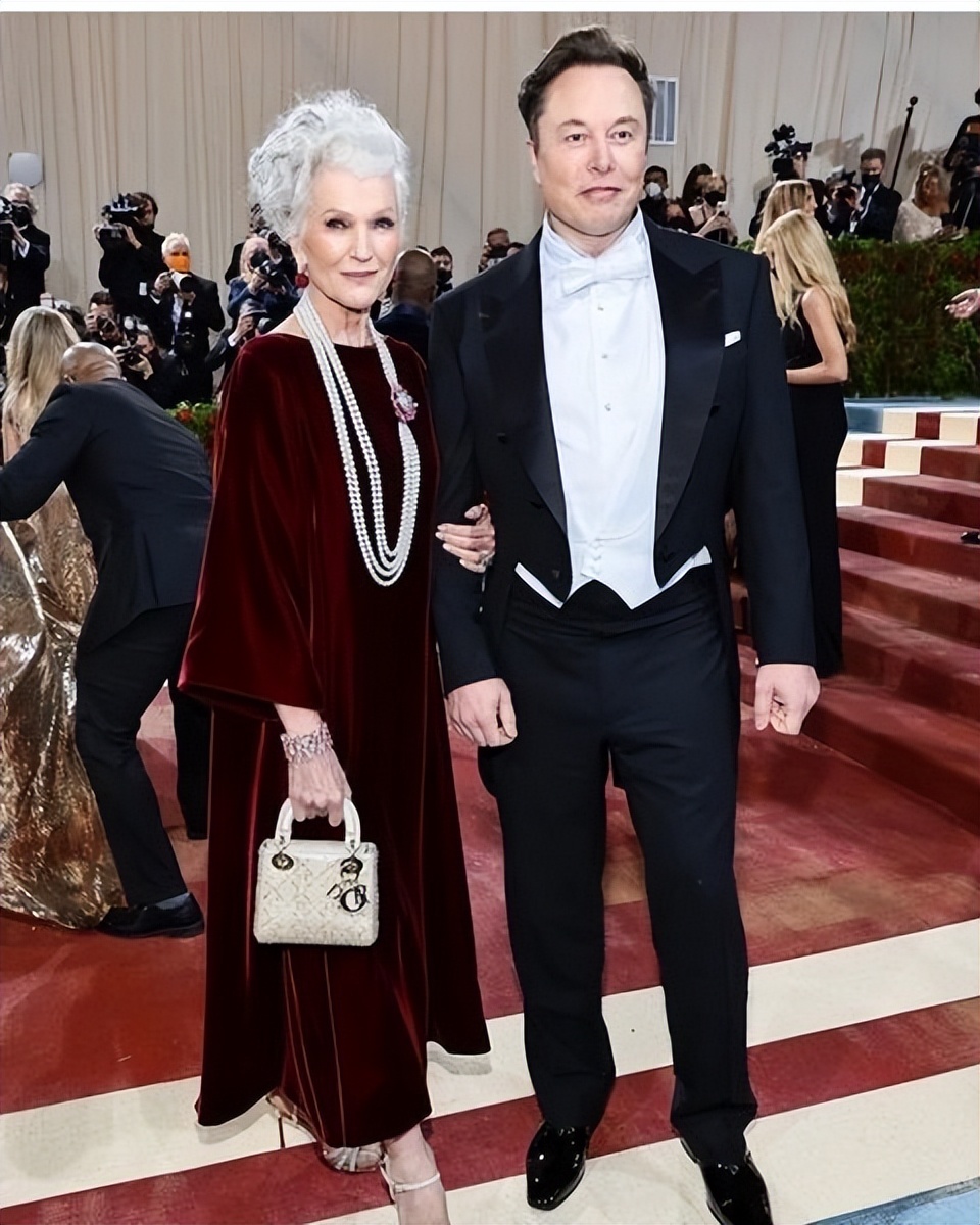 Elon Musk takes 74-year-old model mother on the red carpet - iNEWS