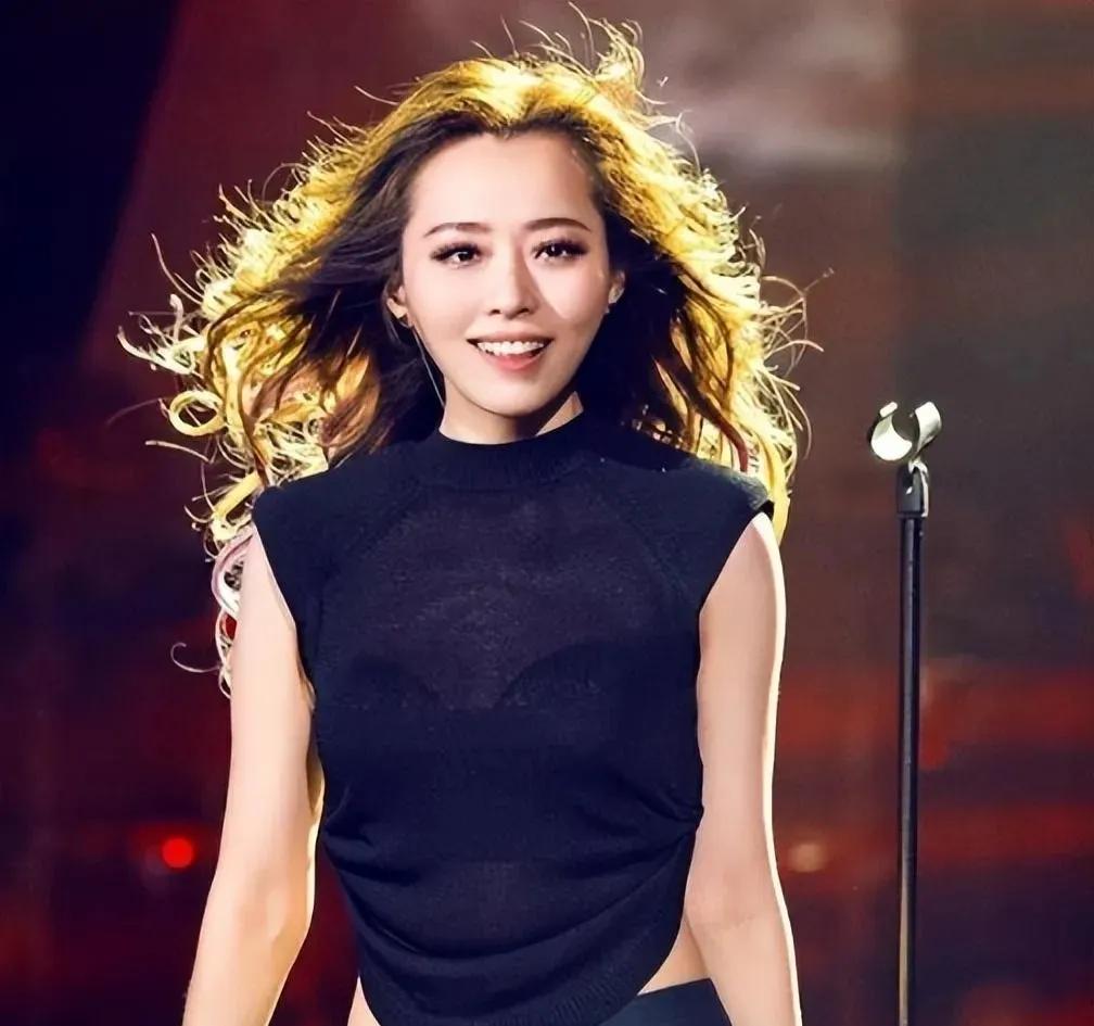 Zhang Liangying: After 15 years of love, 600 million worth of money was ...