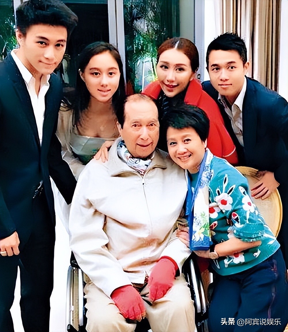 Why did He Youjun and his wife celebrate Chaofeng's daughter's birthday ...