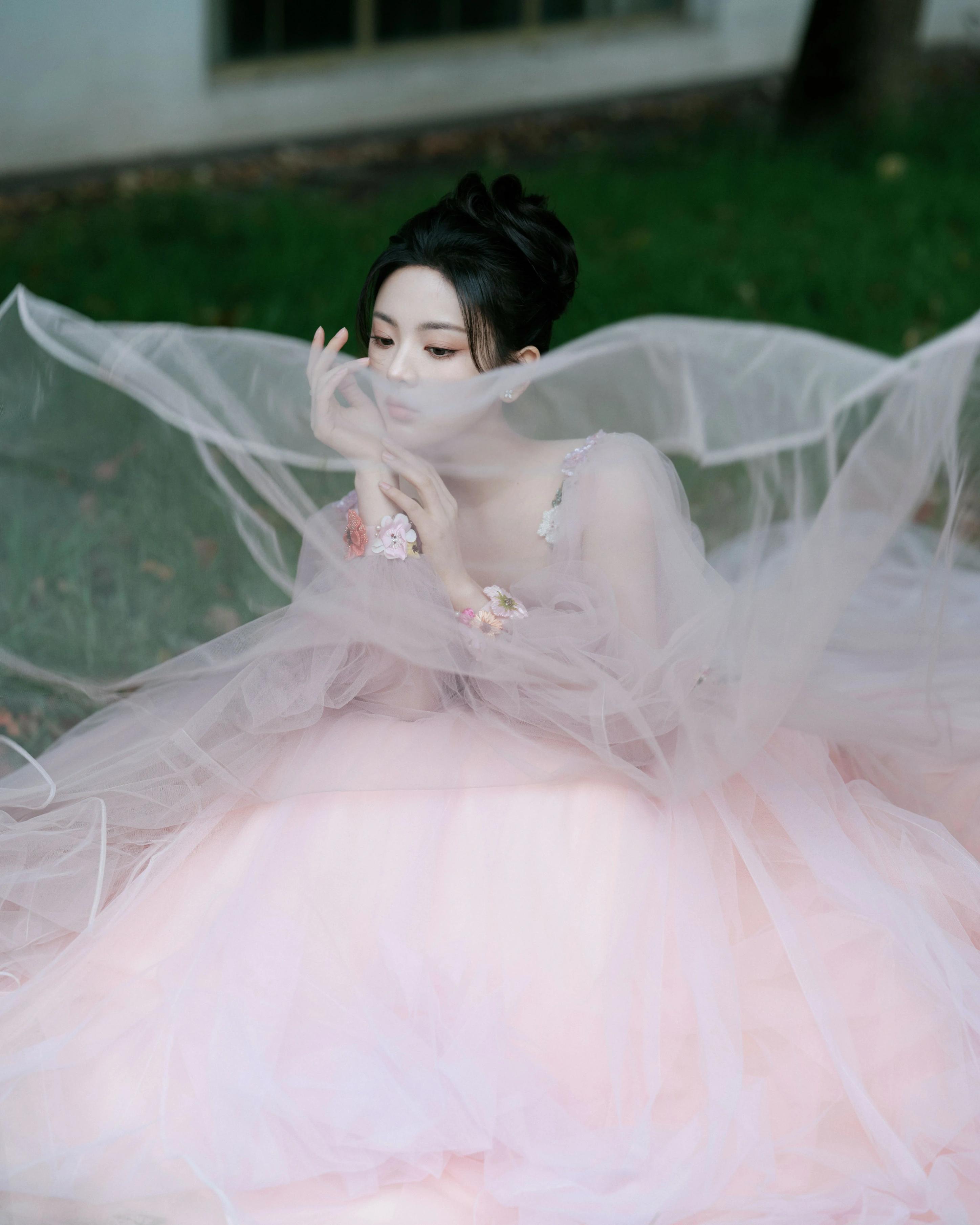 The beauty of Yang Chaoyue's pink flower gauze dress tells a heart ...