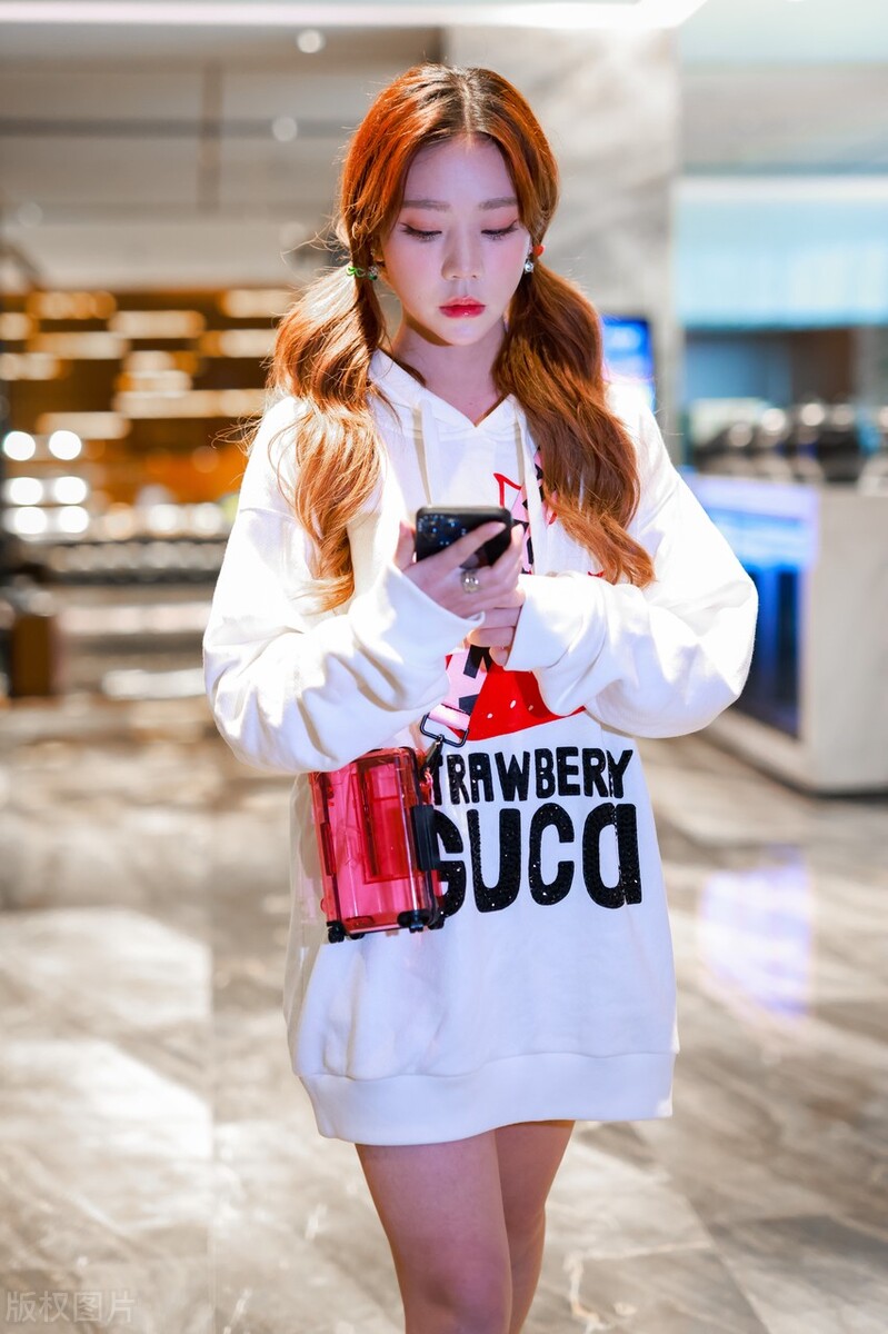 Zhang Zining's playful and cute - iNEWS