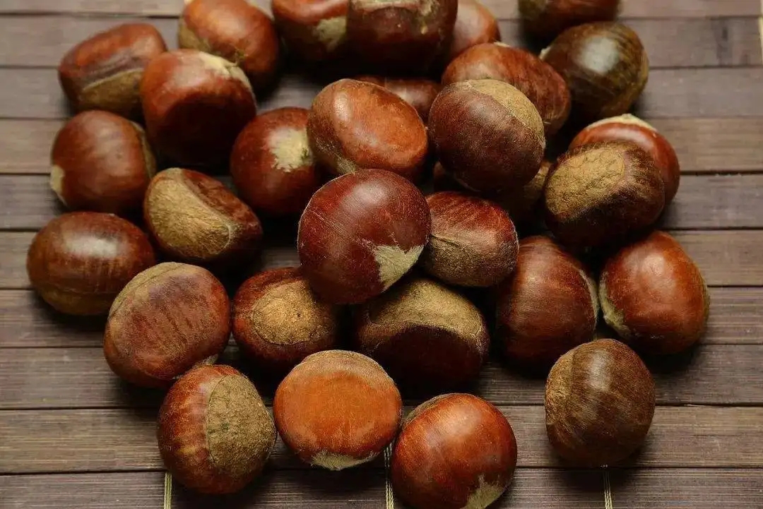 It's too easy to peel chestnuts, just one bottle cap, fast and complete ...