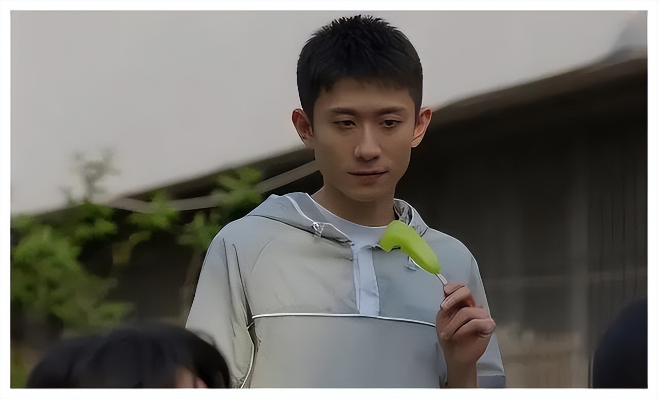 Unexpectedly, in July 2023, 31-year-old Zhang Yishan played a pair of ...