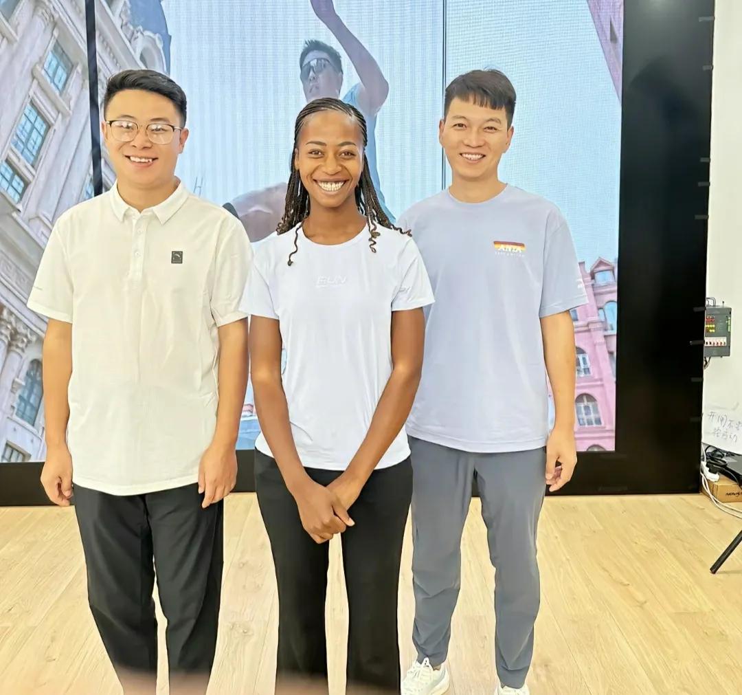 The video of Phyllis returning to China was reported by passers-by at ...