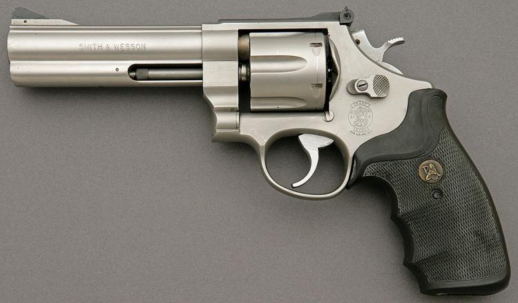 Smith & Wesson M625 revolver - iNEWS