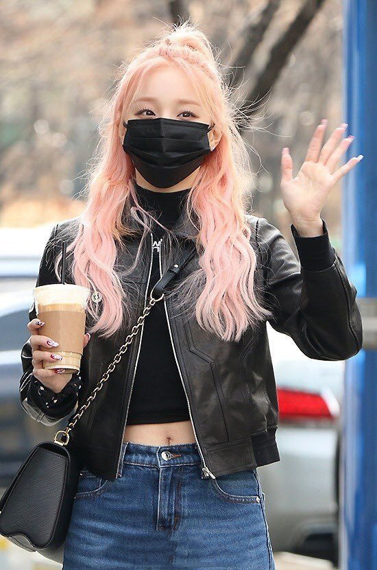 Song Yuqi's beautiful photos at work have been exposed, showing a ...