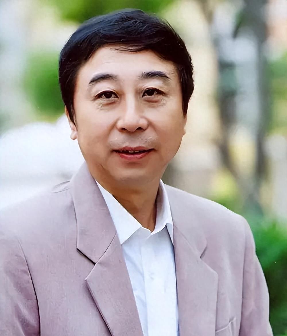 It turns out that she is Feng Gong's wife, and her childhood sweetheart ...