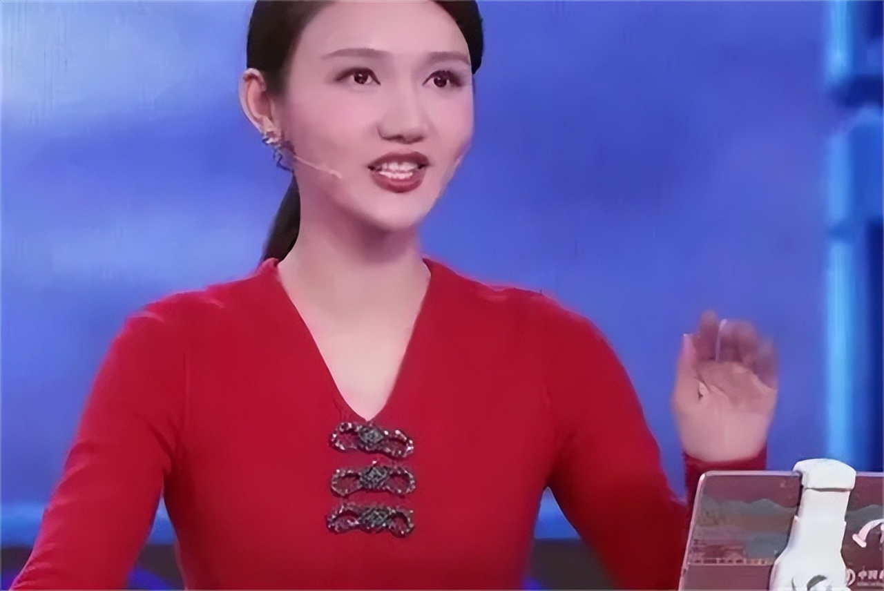The private life of CCTV beauty Long Yang was exposed. She is in her ...