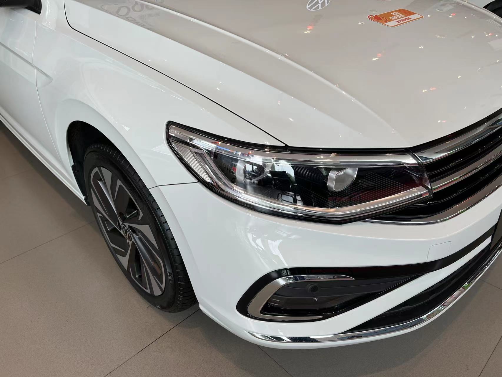 The appearance and interior of the new Bora - iNEWS