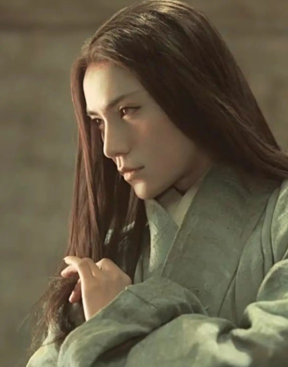 Chen Kun's face changed into Lu Yi's, looking younger than when he was ...