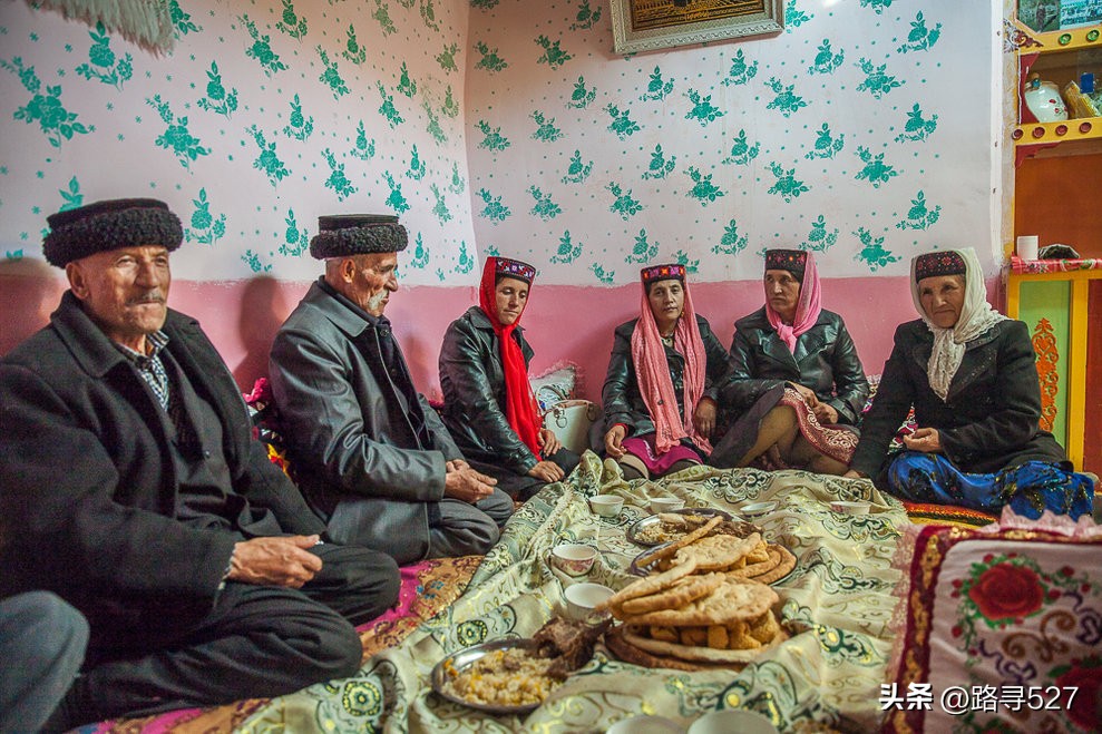 Is it worthwhile to travel to Xinjiang in March-April? Which places are ...