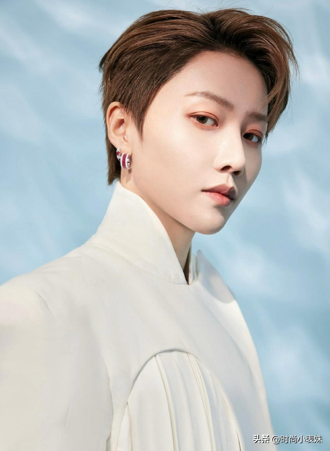 Liu Yuxin's new look was exposed, and she was pictured wearing white ...