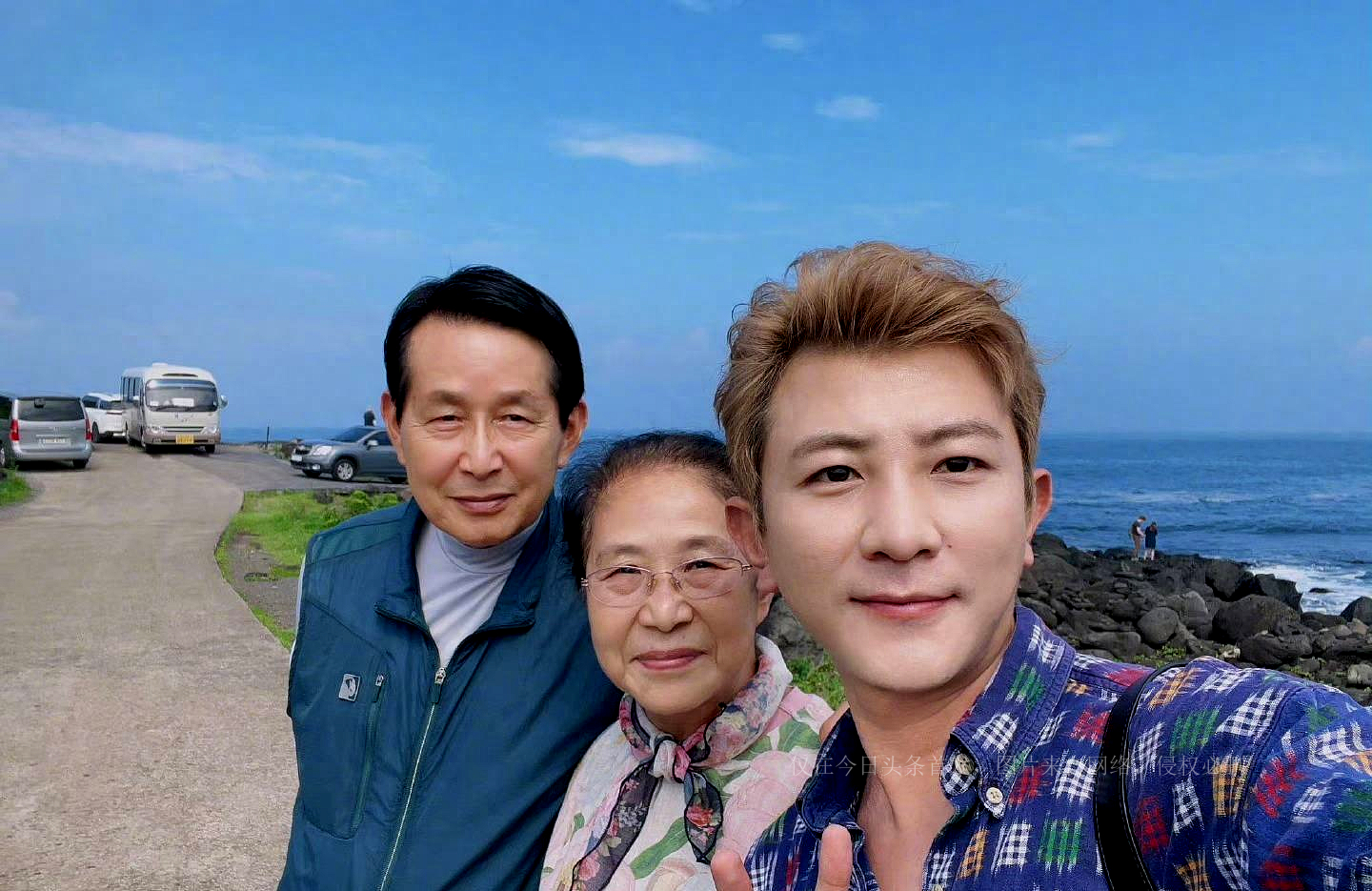 Daejo, a member of "Informal Talk", recently posted a photo with his ...