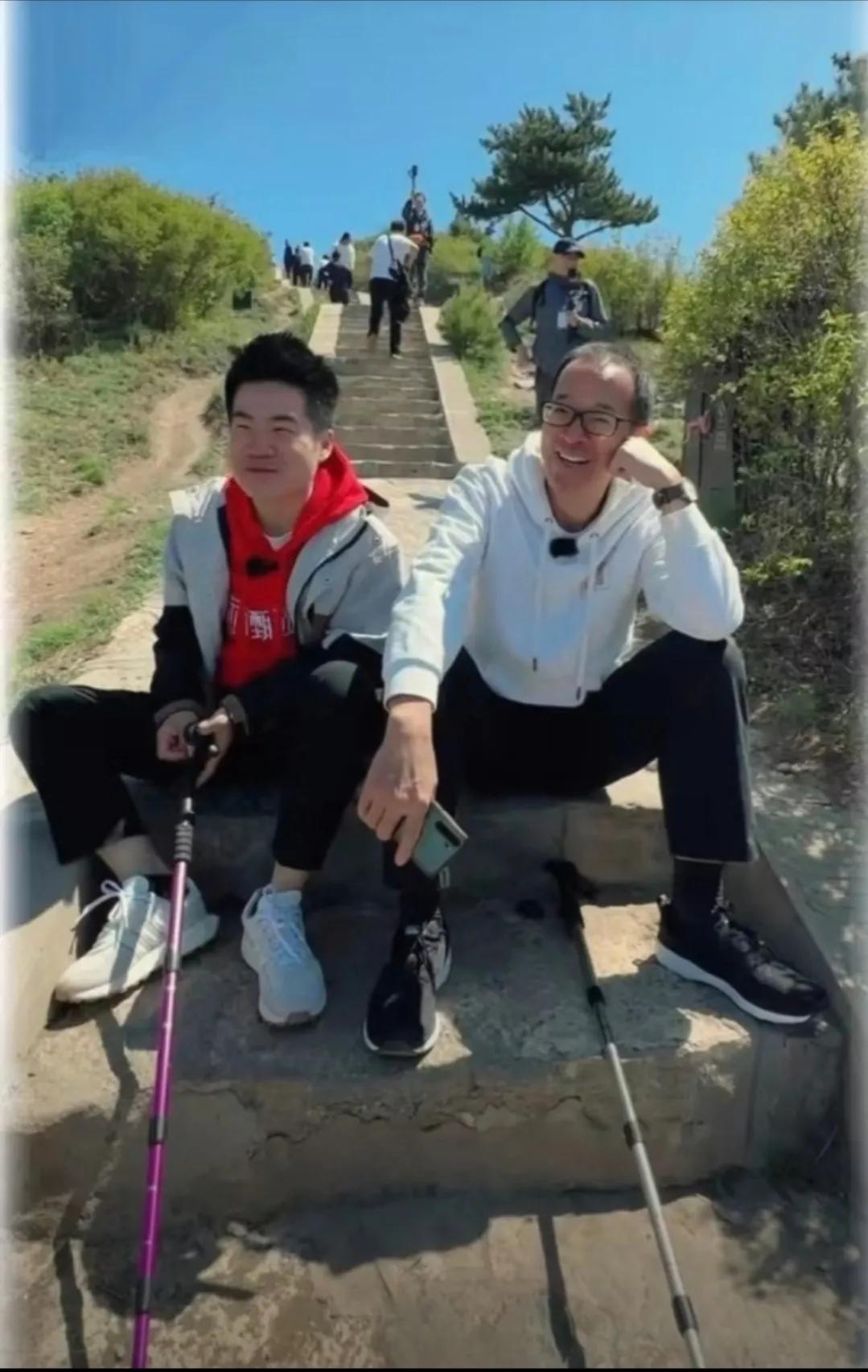 Touching moments of Dong Yuhui and Yu Minhong - iNEWS