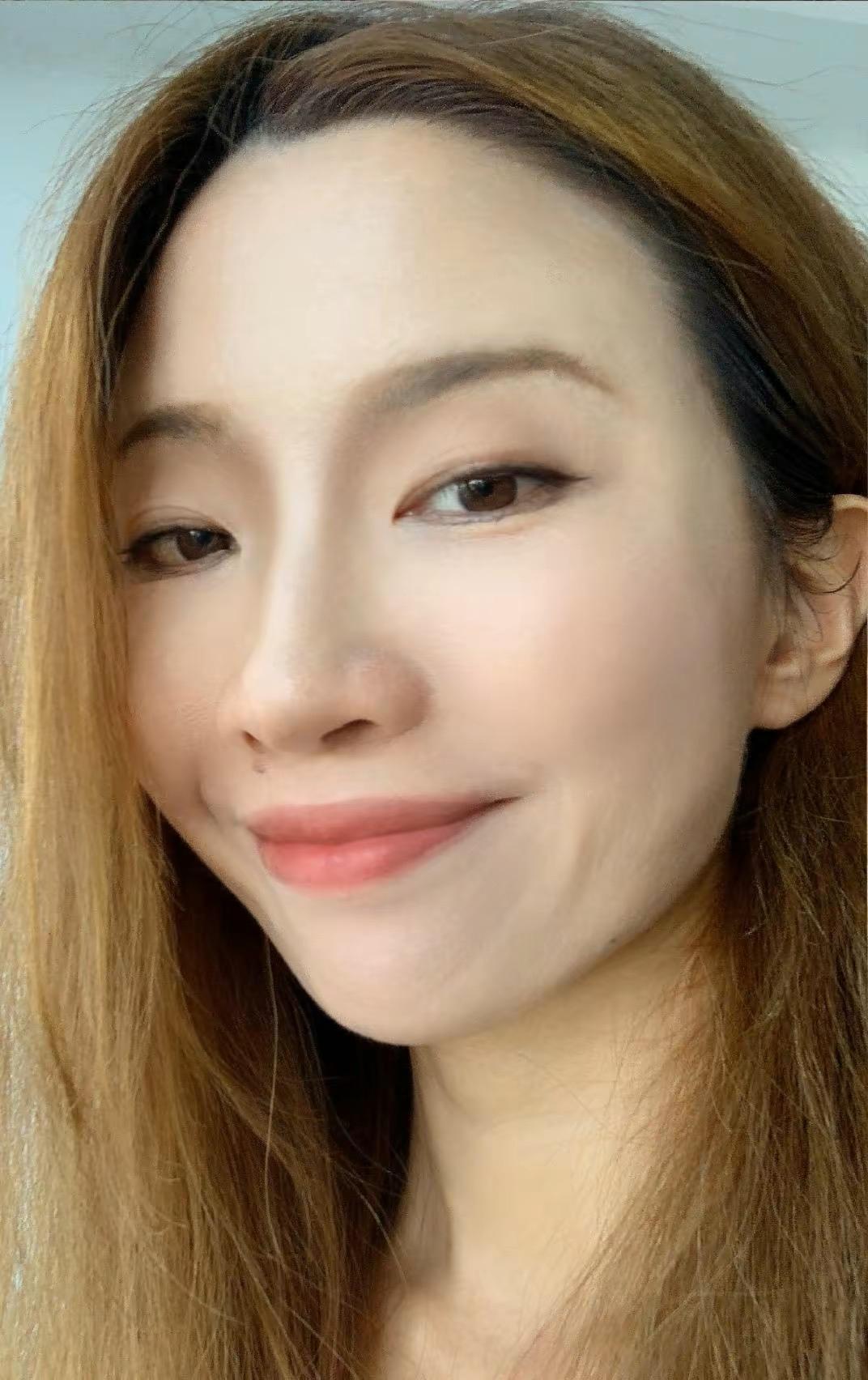 The female director of Hunan Satellite TV posted a post late at night ...