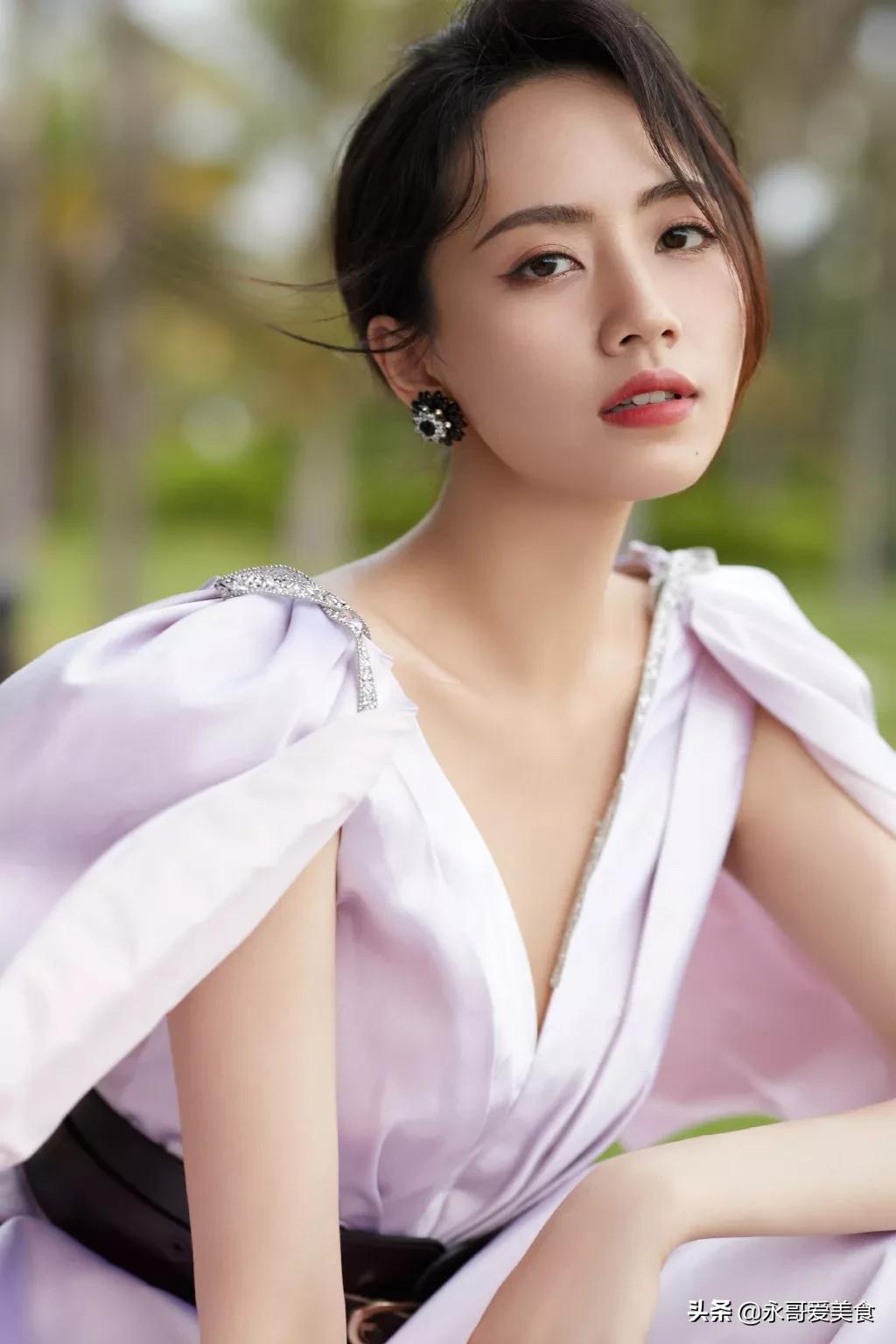 Liu Xijun, Chinese pop singer, beautiful and dignified, exquisite and ...