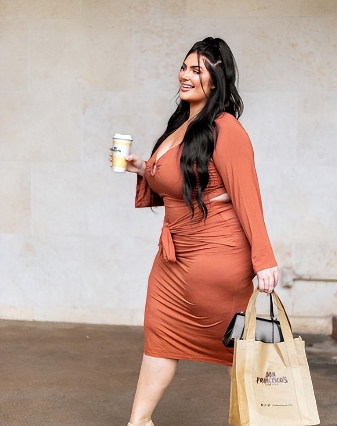 Super Body Plus Size Actress: Brooke Barrows - iNEWS