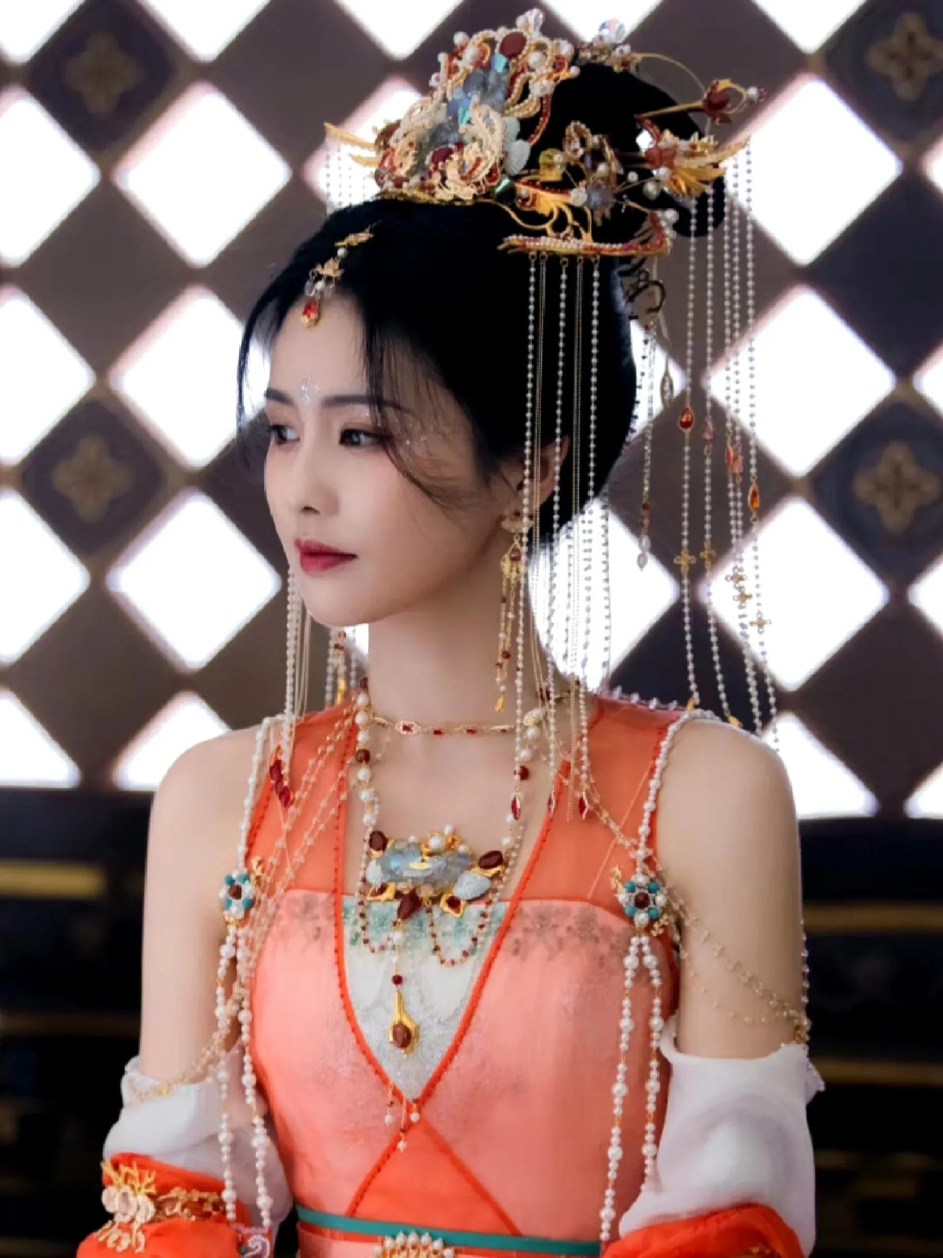 "Till The End Of The Moon" Bailu's big wedding looks worthy of the ...