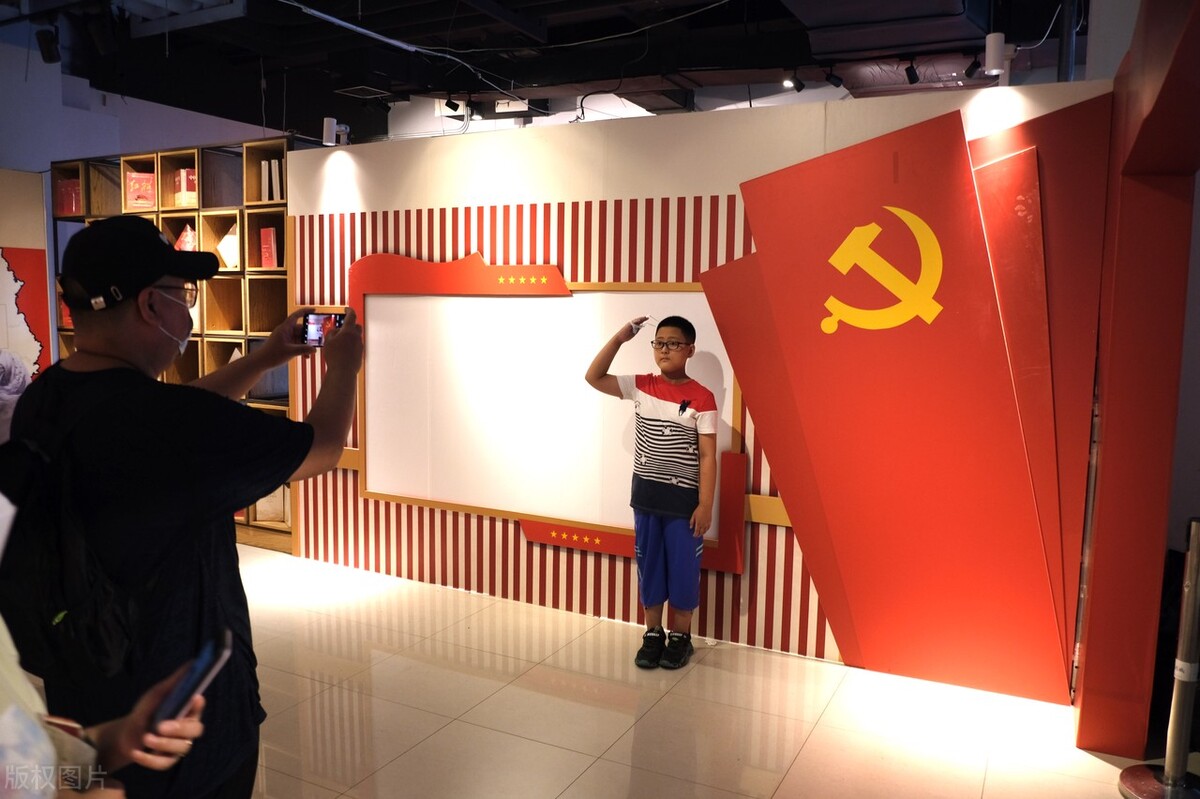 Let the red culture pass on from generation to generation - iNEWS