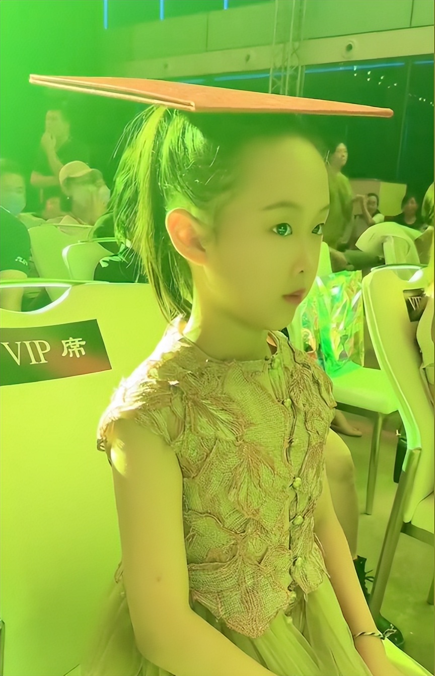 Yang Fan: The tiger father has no dogs, and the only daughter Yang Siyi hosts the "Macao ...