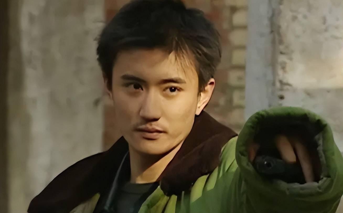 The well-known child star Ye Jing eats roadside stalls, her body is fat ...