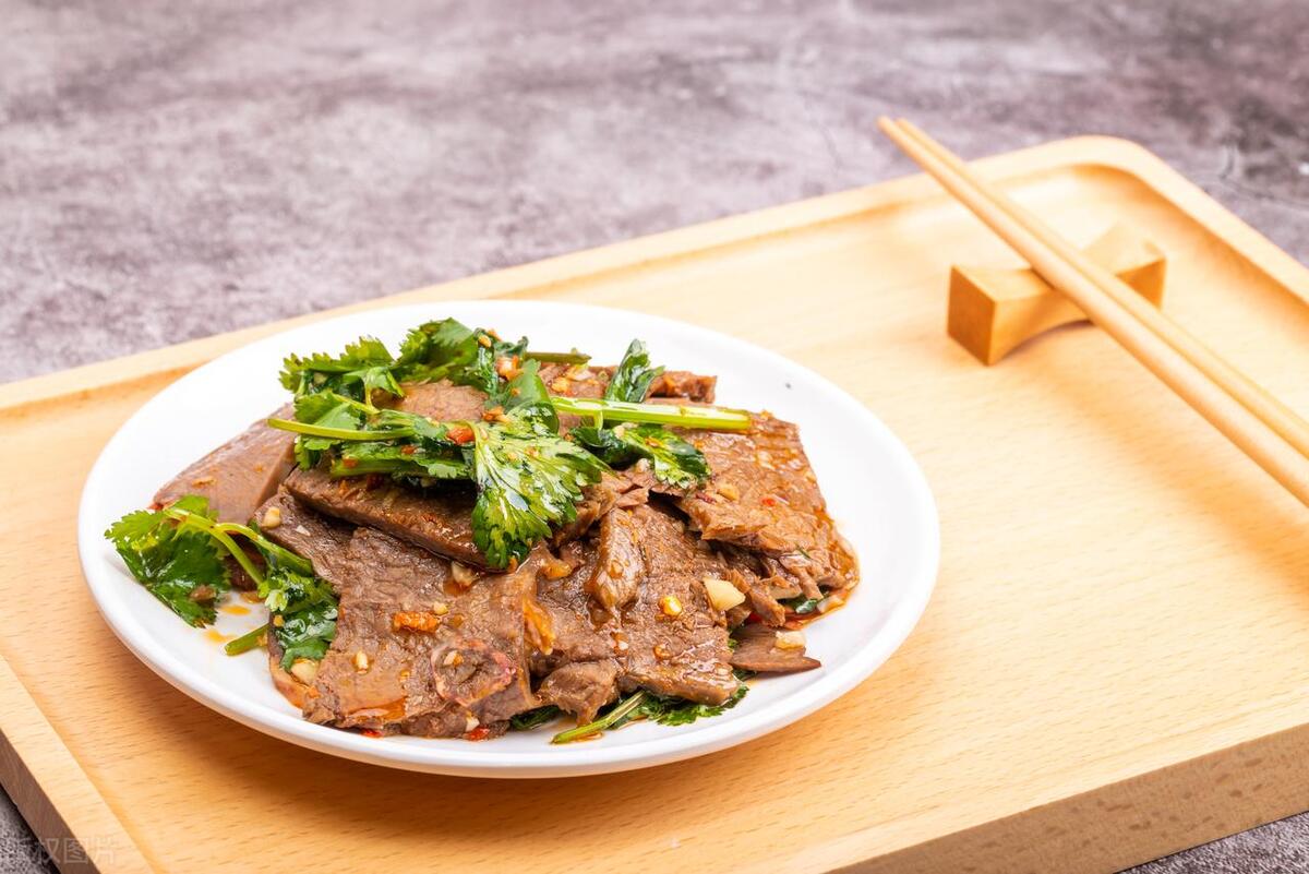 Spicy mixed beef is a characteristic Sichuan dish - iMedia