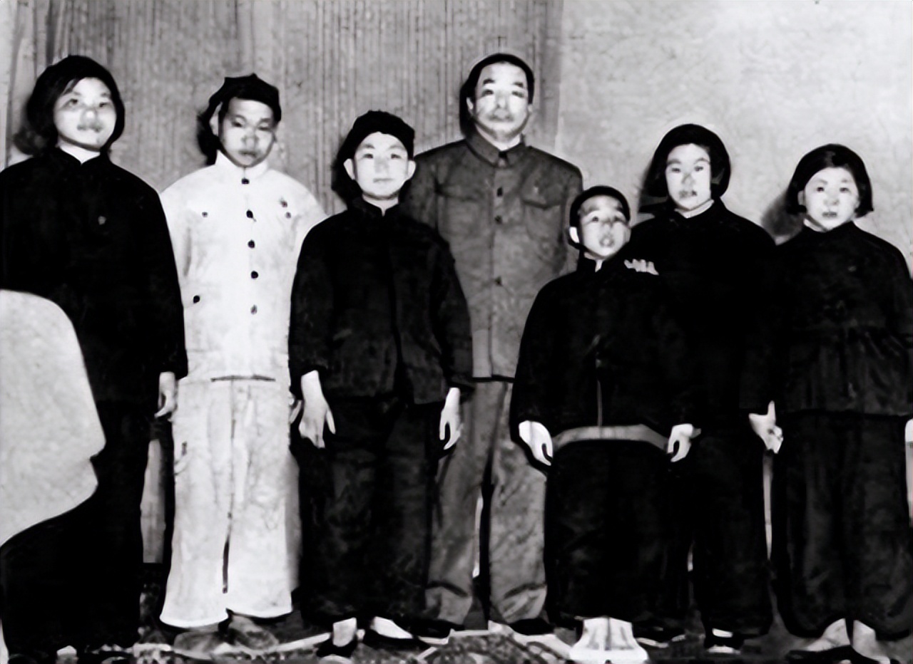 Pu Anxiu in his later years: he did not consider himself Mrs. Peng's ...