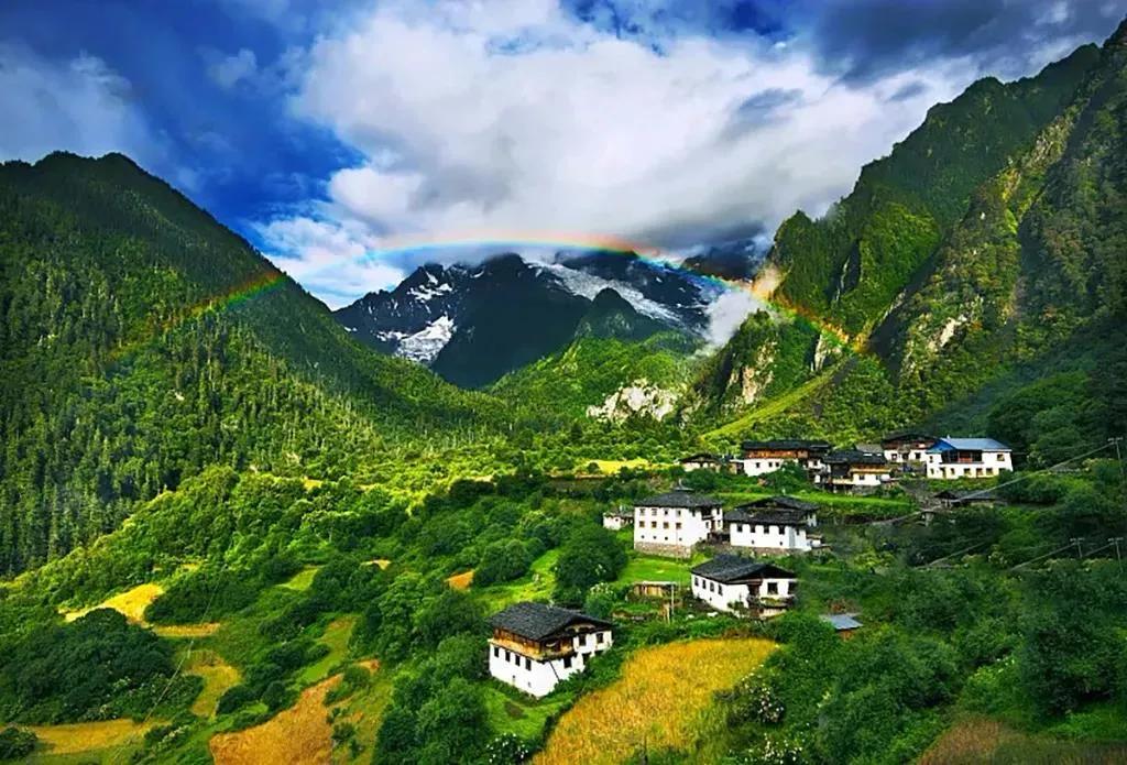 Hiking Paradise - Yubeng - iNEWS