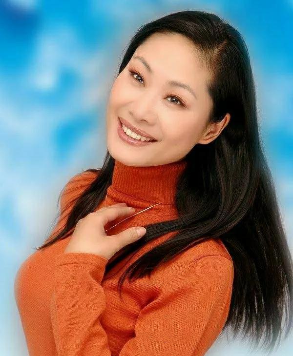 "Grassroots Singer" noble singer Yu Wenhua: beautiful and elegant - iNEWS