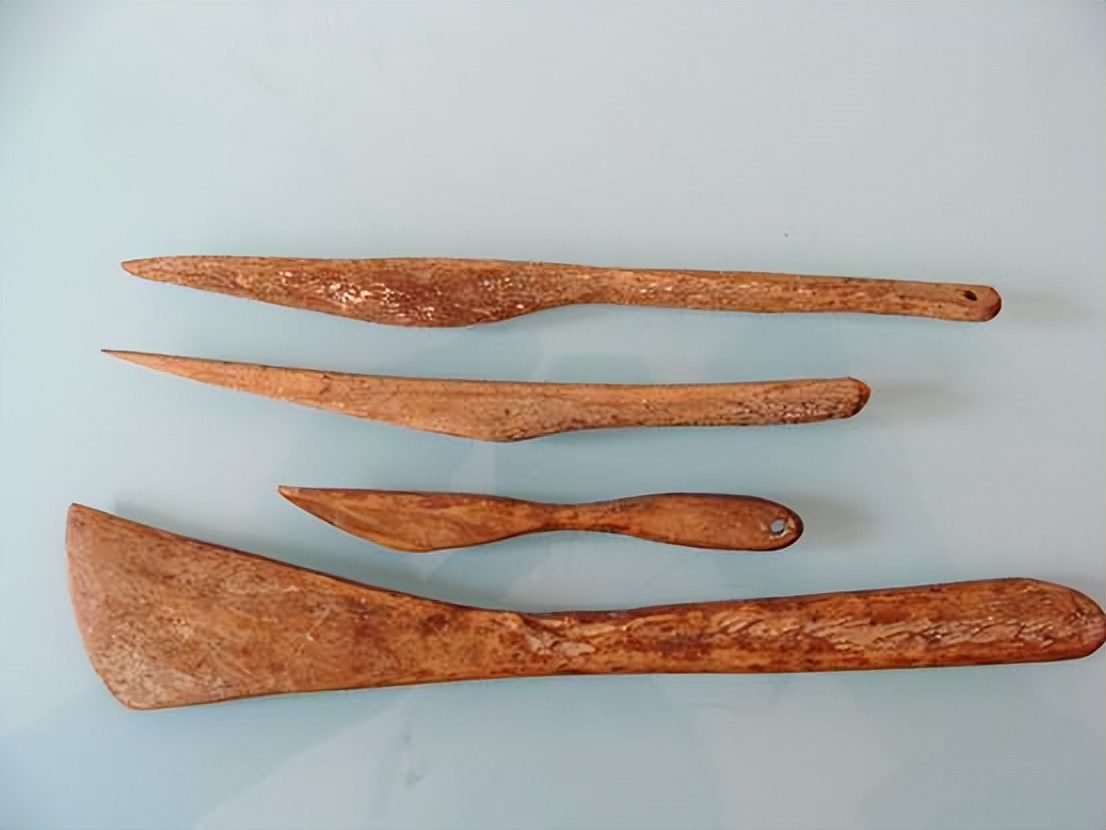 Evidence of the origin of civilization - bone tools - iMedia