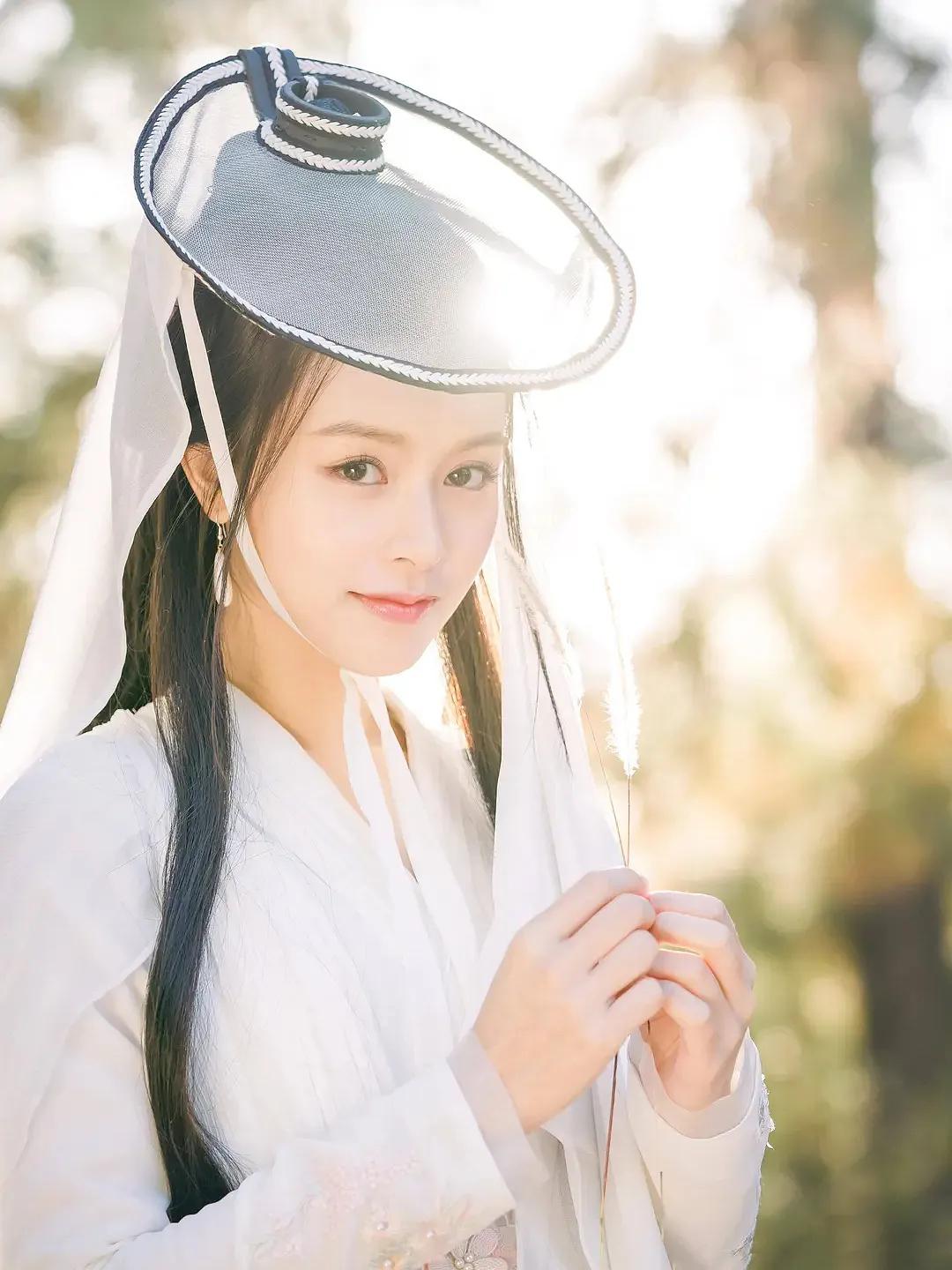 Costume Beauty Sharing——Wang Yuyan from Janice Man - iNEWS