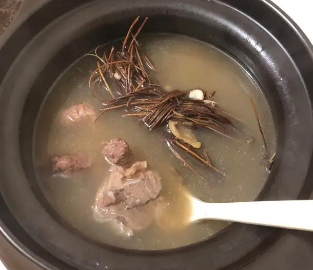 If you stay up late in autumn, you should drink more chicken bone ...