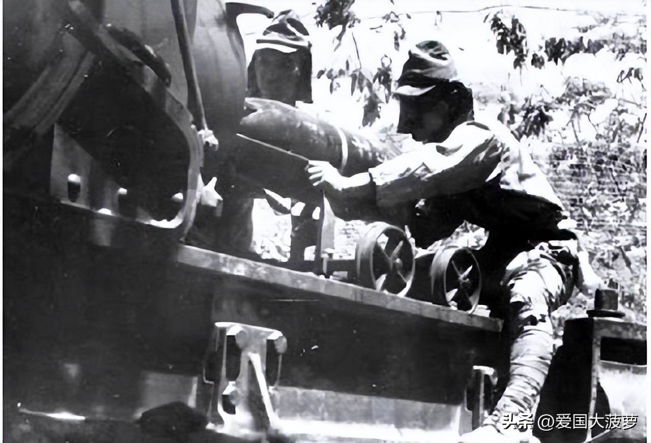 A Type 45 240mm howitzer that smashed the US tank into parts with one ...