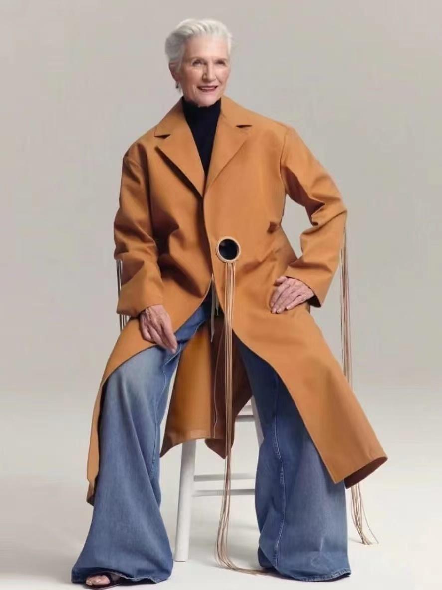 72-year-old white-haired supermodel Meyer Musk, single mother has ...
