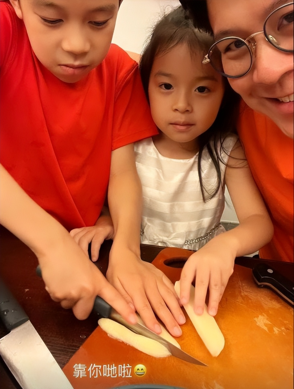 Huo Qigang posted recent photos of his three children, and his second ...