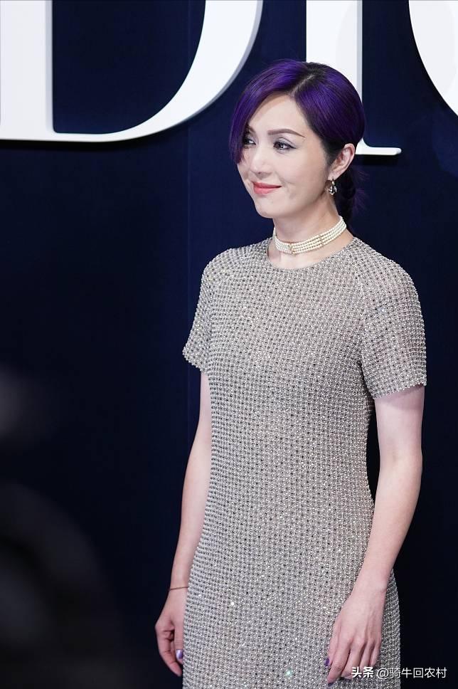 Dilraba Zhou also looks stunning on the red carpet than Mei Gina Yu ...