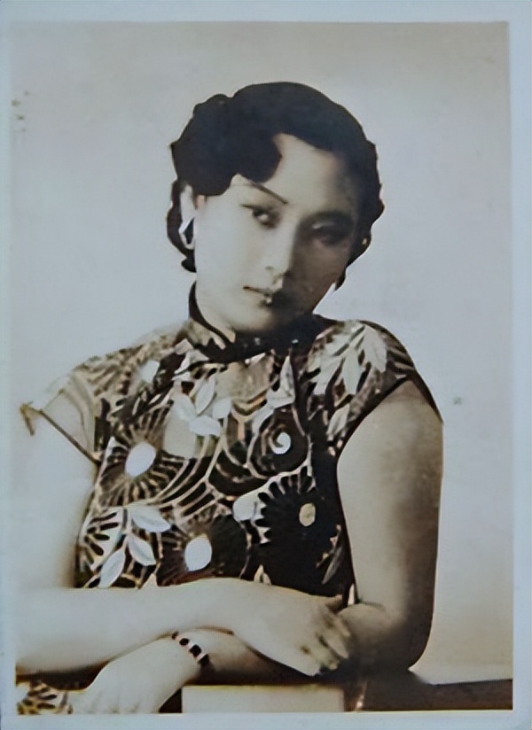 Wandering Life in the City——Comment on the Female Images in Wang Anyi's ...