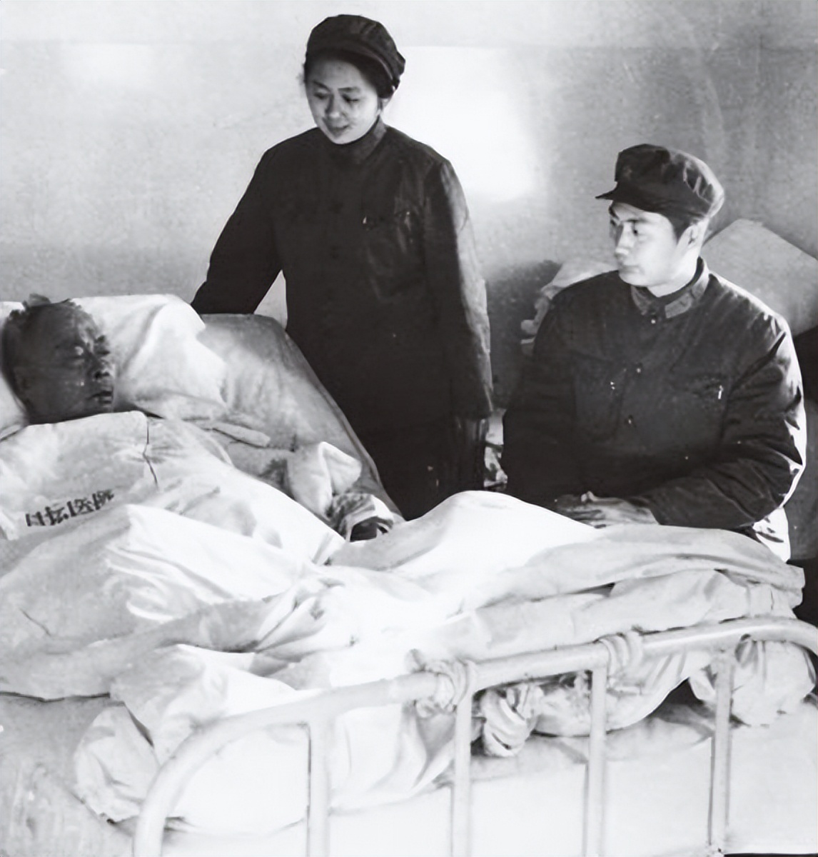 In 1972, Jiang Qing attended the memorial service of Marshal Chen Yi ...