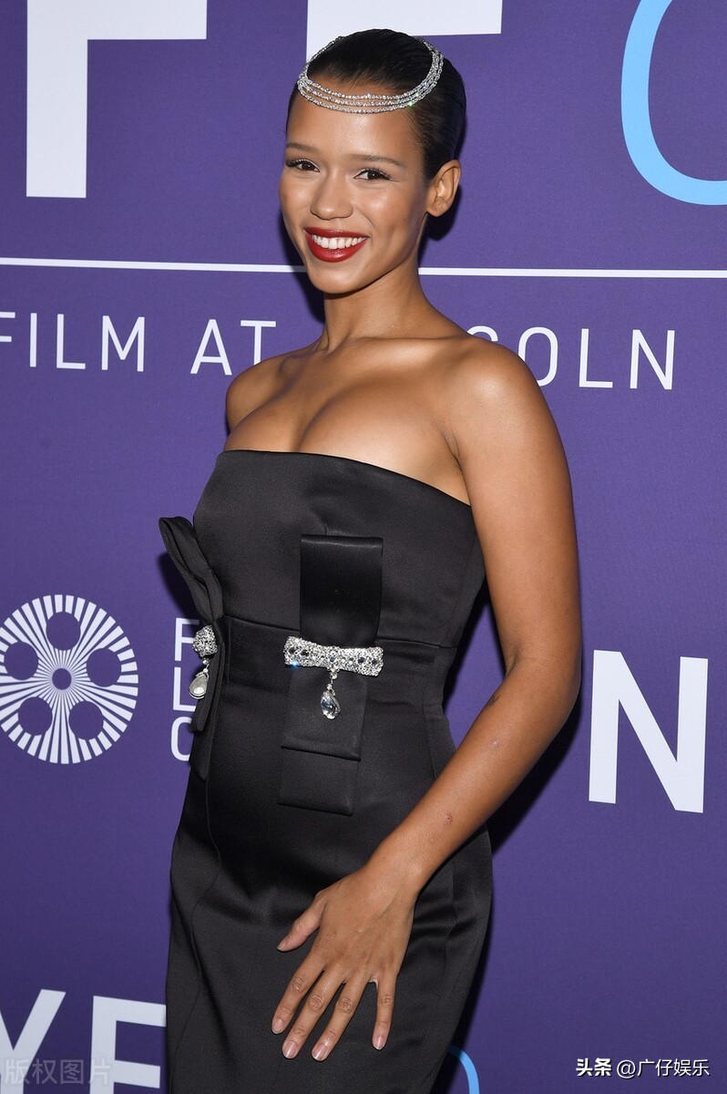 Taylor Russell appeared on the red carpet, wearing a black dress to ...