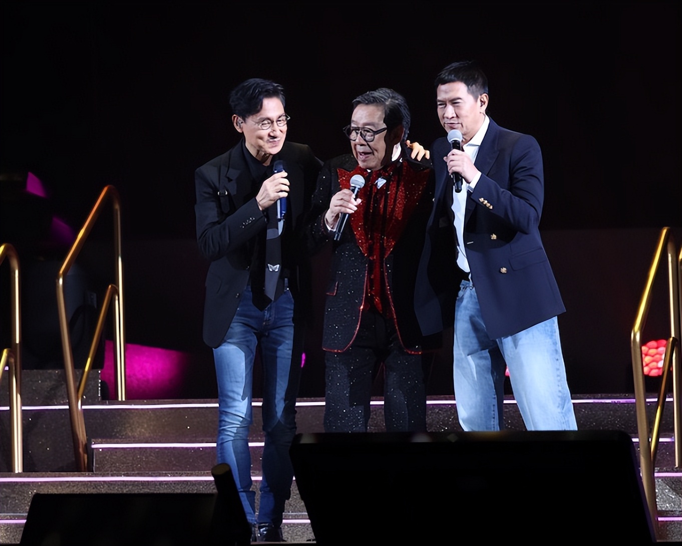 Hu Feng, the boss of the Hong Kong circle: Jacky Cheung kneels to thank him, he can still have ...