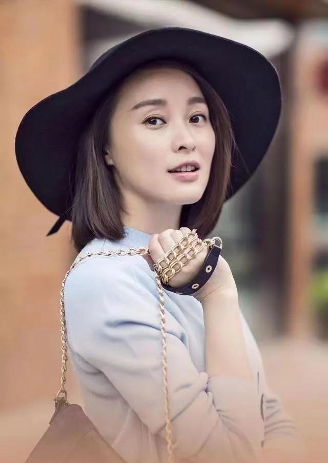 Brandy looks behind Wu Yue - iNEWS